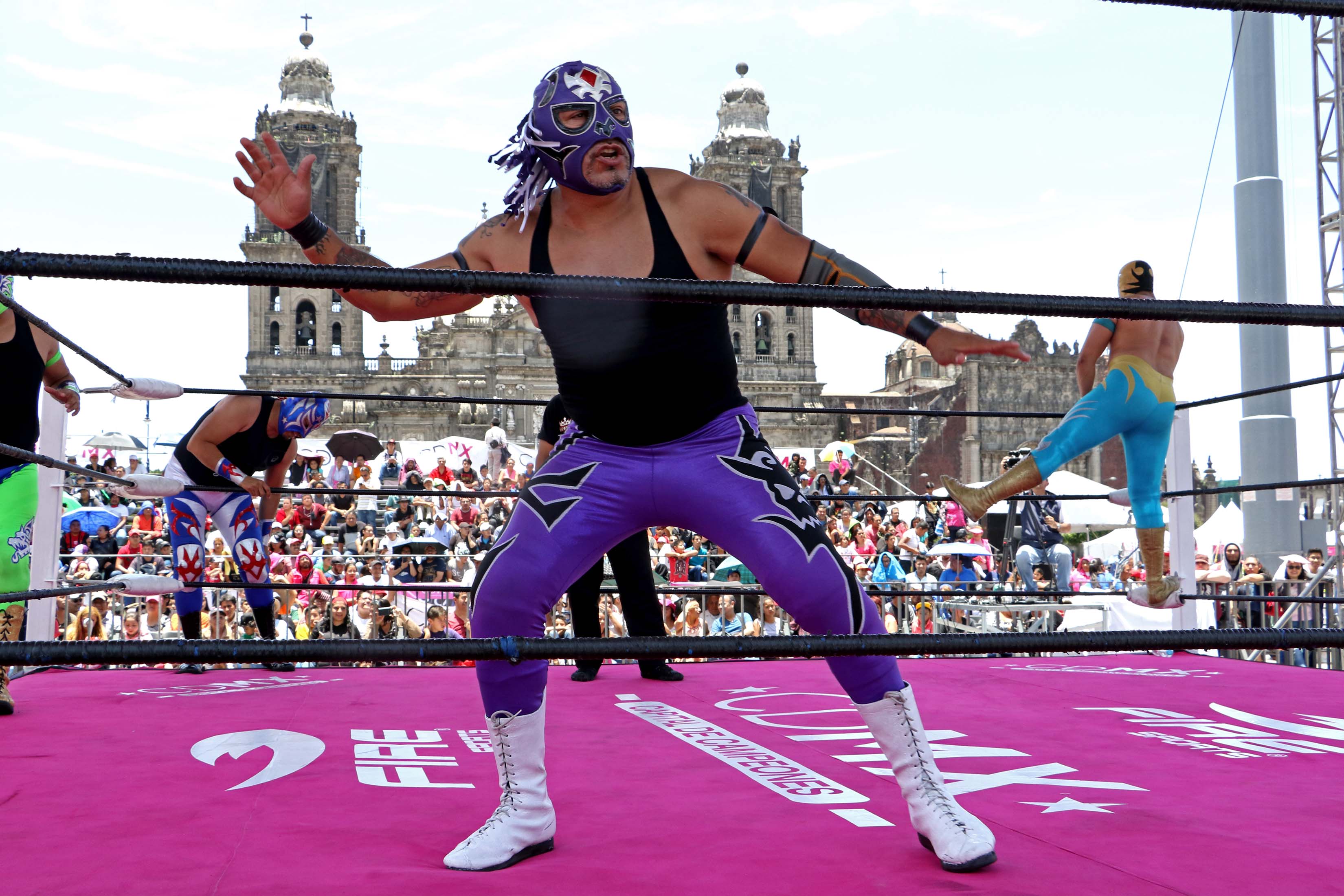Celebran 20 Mil Aficionados en Zócalo Capitalino Día Histórico Para la ...